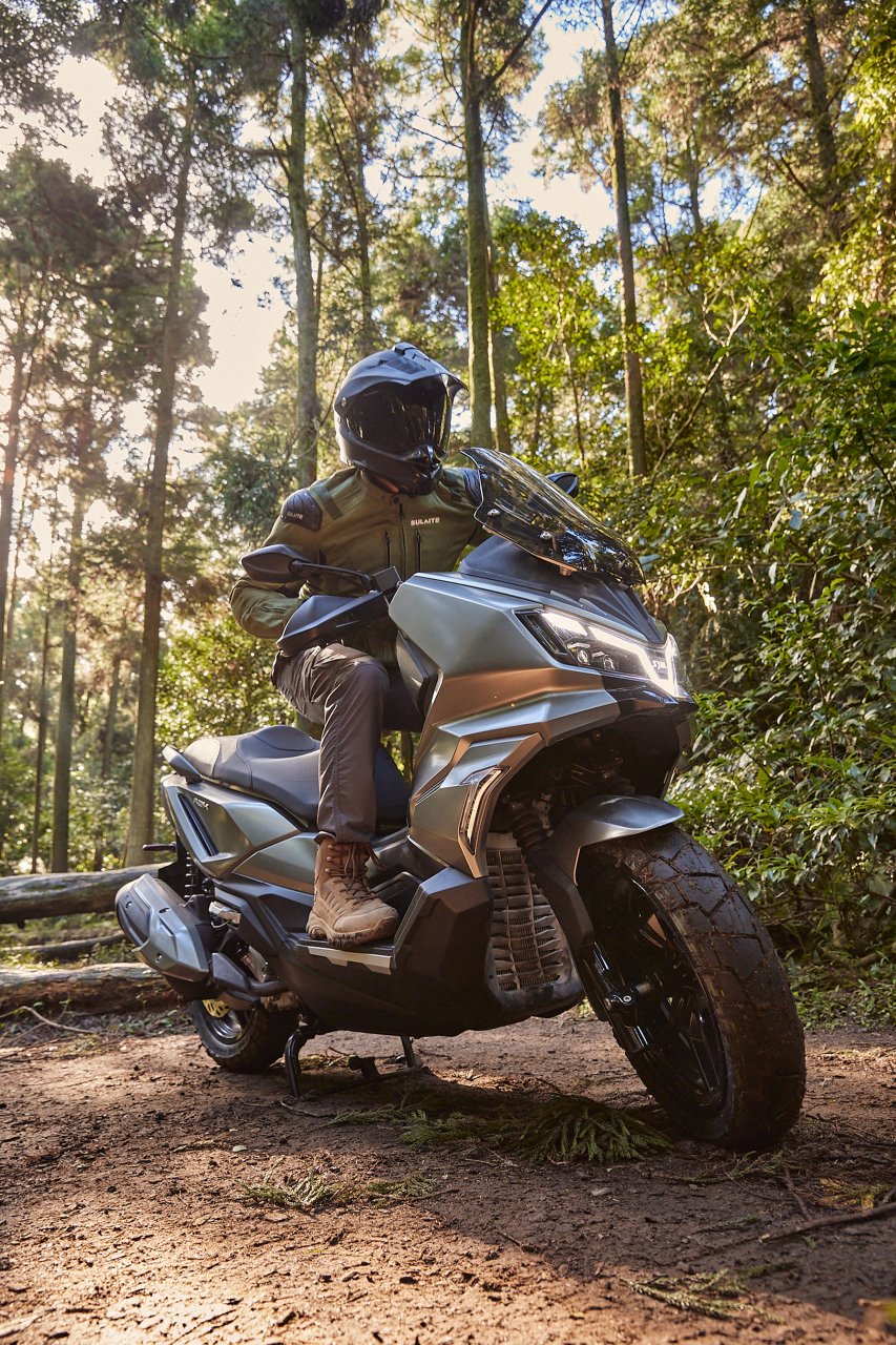 ADX 300